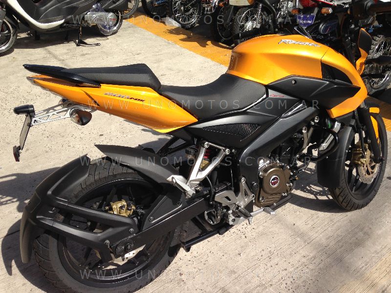 BAJAJ Rouser 200 NS bajaj