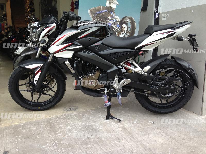 BAJAJ Rouser 200 NS bajaj